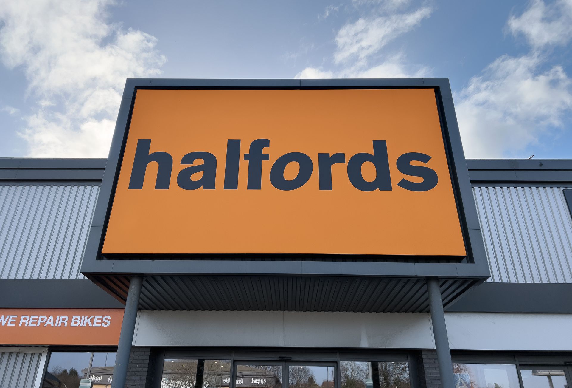 Halfords Christmas sales slump as customers hit the brakes - Vox Markets